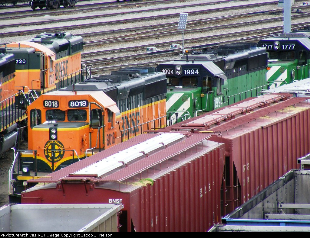 BNSF 8018